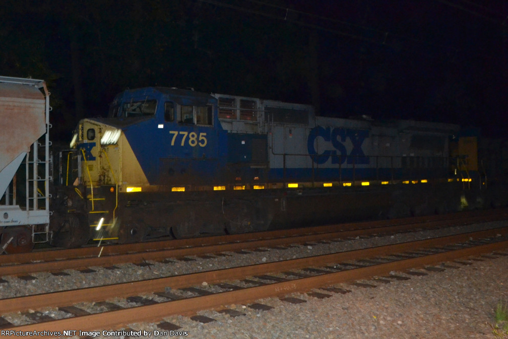 CSX C40-8W 7785 trails on Q409-03